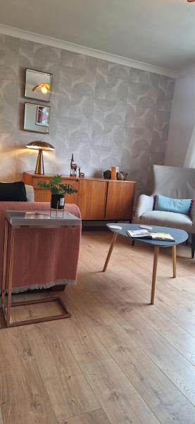Mid-century Apartment - Warwick