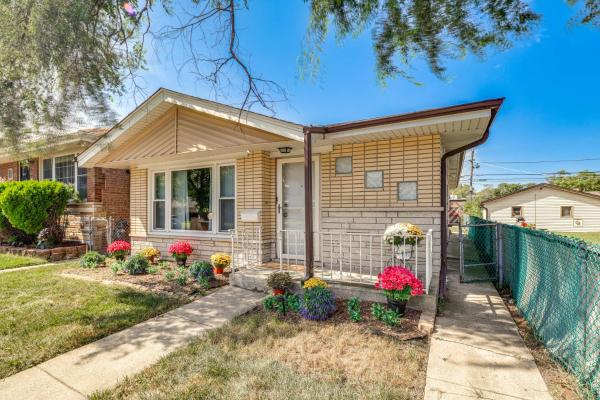 Private Backyard! Chicagoland Ranch Retreat - Lynwood, IL