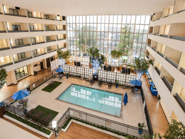 Atrium Hotel And Suites Dfw Airport - Grapevine, TX