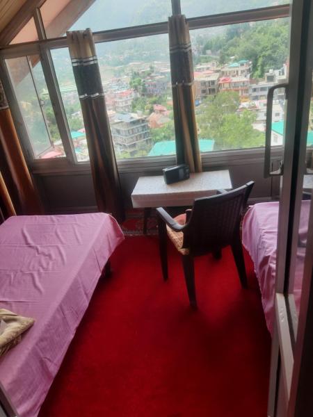 Solan Heights 1rk Homestay Mountain View Kitchen Smart Tv With Netflix Wi-fi Ideal For Couples And Families - Solan