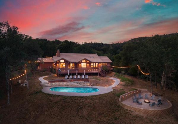 Yosemite Woodside House - Oakhurst, CA