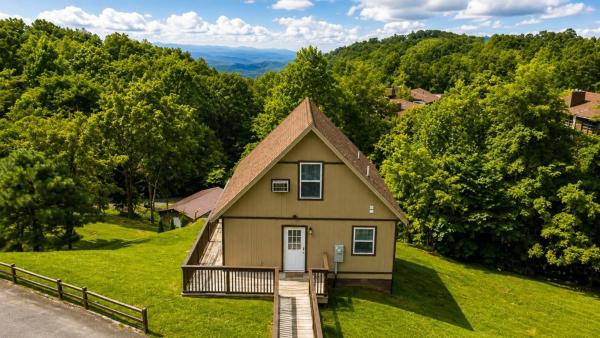 Alpine Holiday 2br15ba Cabin, Awesome View - Cosby, TN