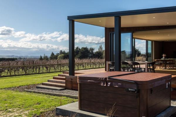 Three Ranges Private Vineyard Spa - Martinborough