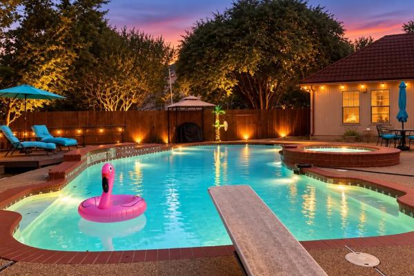 3 Mi To Six Flags! Family Getaway W/ Outdoor Oasis - Grand Prairie, TX