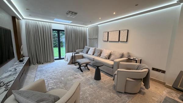 Lux Livin' - 4 Bed Large Luxury Home In Hale Barns - Manchester Airport (MAN)