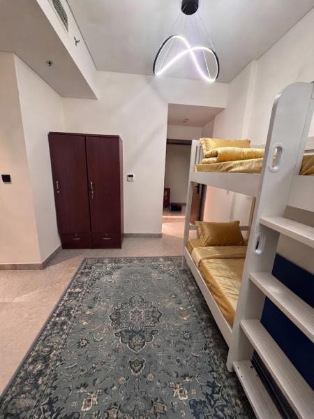 Exclusive Stay Near Emirates Tower Station Males Only - Dubai