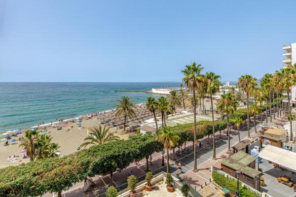 Boho Chic Apt, Frontline Sea & Paseo Views - Marbella