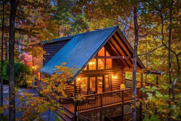 Gray Fox Den Theater & Arcade, Hot Tub, Views - Gatlinburg, TN