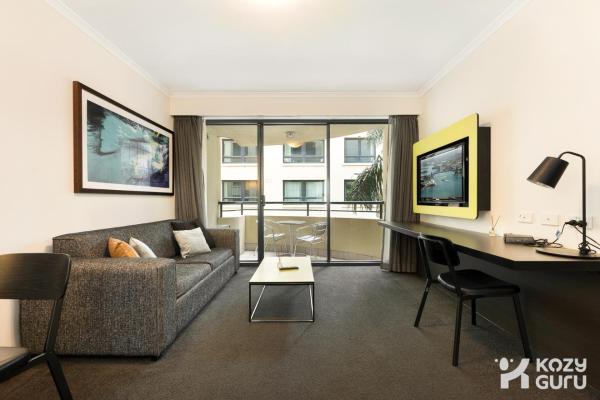 Kozyguru | Parramatta | Convenient 1r City Escape - Castle Hill