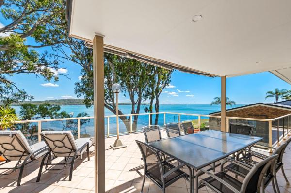 Waterfront Apartment - Soldiers Point - Lemon Tree Passage