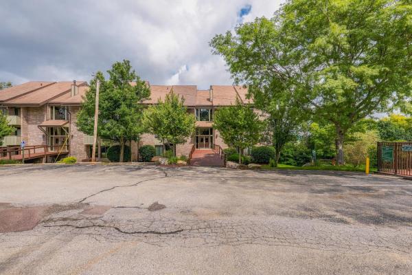 Seven Springs 2 Bedroom Deluxe Condo, Sleeps 5 - Seven Springs, PA