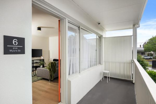 Newly Renovated Geelong Serviced Apartments By Short & Long Stays - 절롱