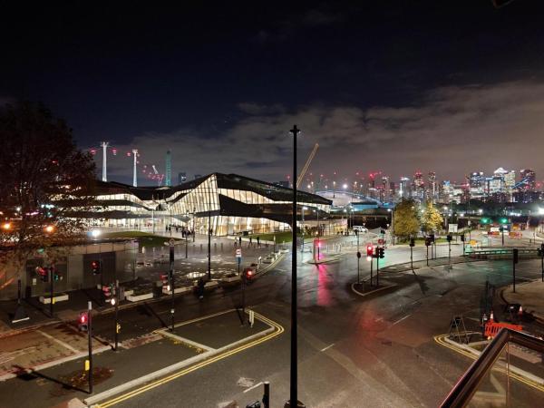 Modern Three-bedroom Apartment Near Excel London - Ilford