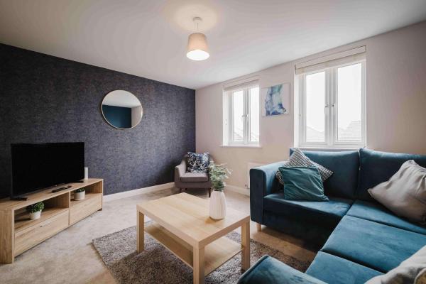 Stylish 4 Bedroom House With 2 Bathrooms - Campton