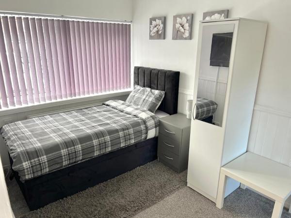 Lovely Double Room With En Suite And Separate Private Entrance Accommodation For 1 Person Only - 伯明翰
