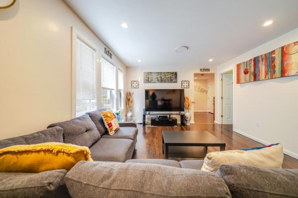 Stylish 4br Boston, Pet-friendly Near Savin Hill, I-93 & Red Line 30-1 - Quincy, MA