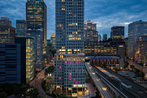 Moxy Montreal Downtown - Lasalle