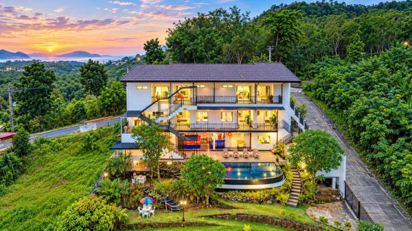 Spacious 8br Private Pool Villa In Chalong - Phuket