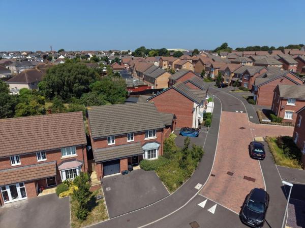 Contractor 4 Bed 2 Ba 5 Mins To Airport & Barry With Parking - Barry