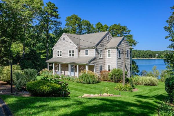 Peaceful Cape Cod Escape With Pond Views Hot Tub - Sandwich, MA