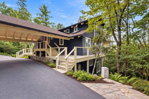 Glass Contemporary House Panoramic Views 4 Fireplaces Game Room Gym Dog-friendly - Highlands, NC