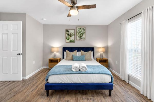 Modern King Suite, Pool, Gym And Wi-fi - Lewisville, TX