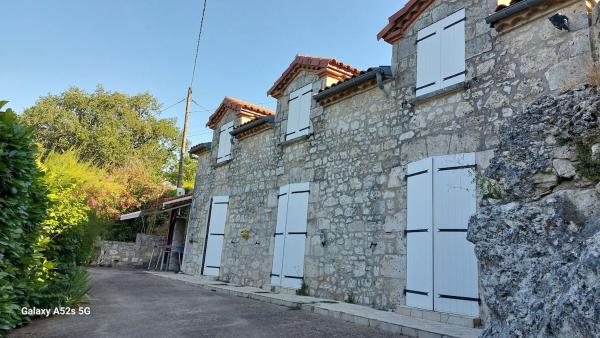 Gite De Charme Spacieux En Pierre à La Campagne - Agen