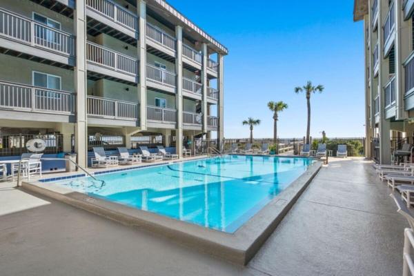 Amelia Island Ocean View + Pool | Top Floor - Fernandina Beach, FL