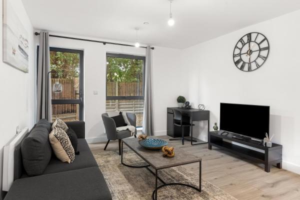 Stylish 2-bed Watford Retreat - Watford