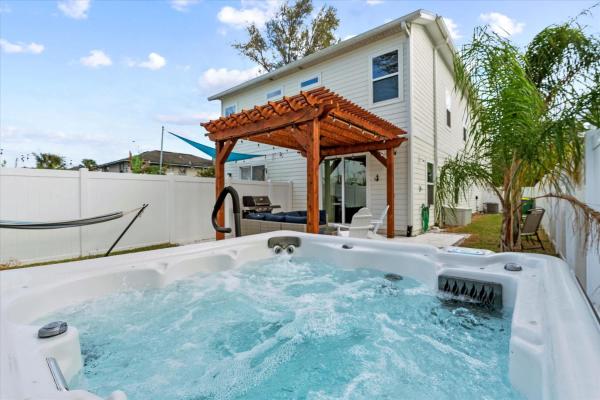 Coastal Retreat - Jax Beach Hot Tub - Jacksonville Beach, FL