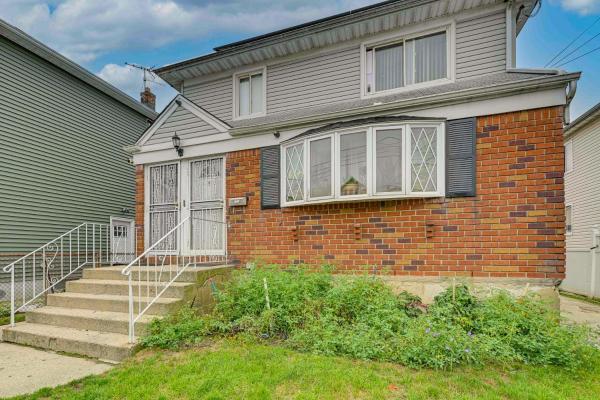 3 Mi To Jfk: Convenient Nyc Base W/ Shared Patio - New York, NY