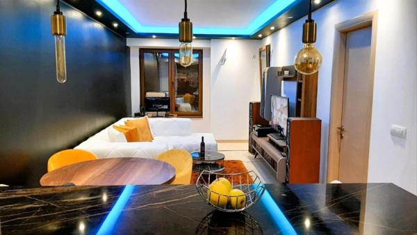 Regina's Flatiron Luxury Apartment With Jacuzzi - Skopje