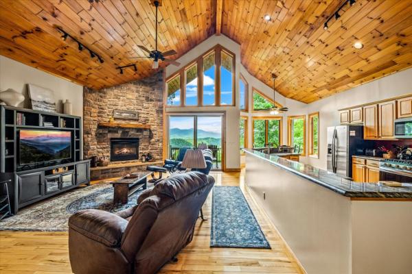 Sky View - Luxury Mountain Golf Home - Cherokee, NC