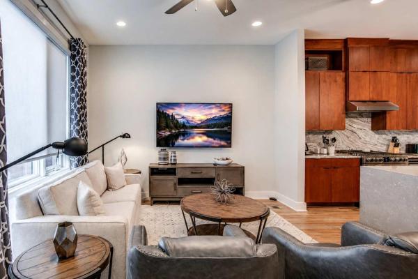 Two Nashville Homes - Accommodates 24 Guests - Nashville, TN