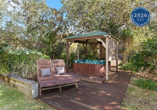 Malda's Retreat - Pet Friendly Absolute Beachfront - Jervis Bay