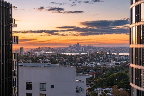 Bondi High Floor Apartment With Harbour Views And Parking - Mosman