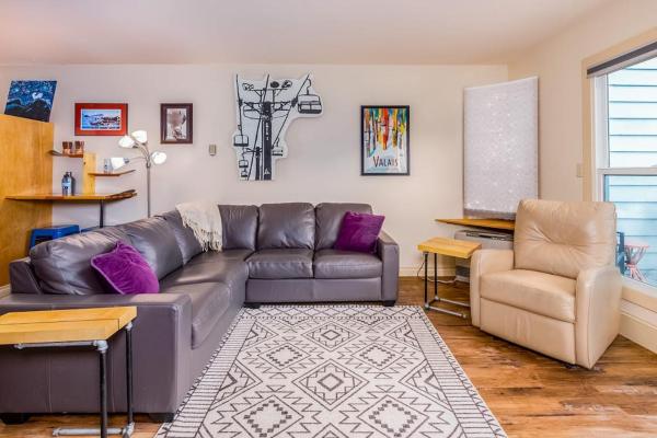One-bedroom Loft Condo W Full Mountain Views - Anchorage, AK