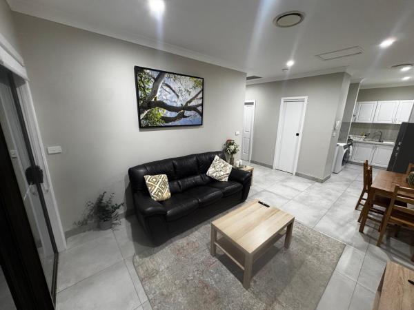 2 Bedrooms Entire Granny Flat In Werrington - Wallacia