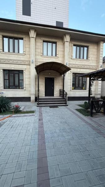 Двухэтажный дом для долгосрочной аренды - Bishkek
