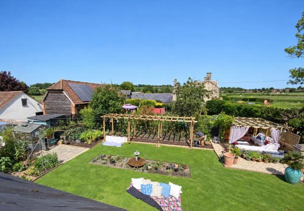 Eclectic Barn - Pergola & Dog-friendly Garden - Melksham