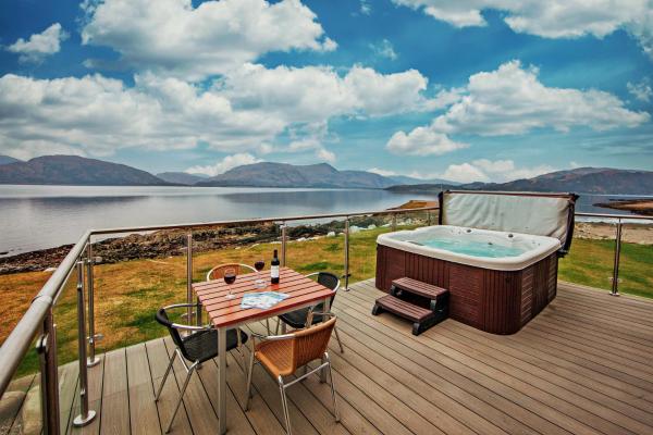 Loch Linnhe Waterfront Lodges With Hot Tubs - Ballachulish