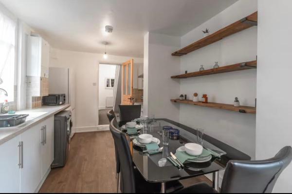 3-bed Bromley Home, Free Parking, Easy London Access - Bromley
