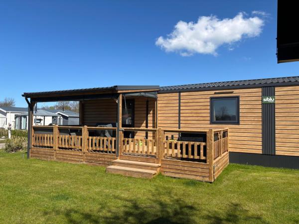 Modern Chalet Voor 4 Personen Met Airco En Veranda In Renesse - Renesse