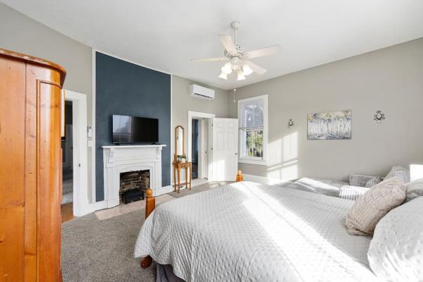 Martin House | Historic Poolside Upper Suite 2/1 - オカラ, FL
