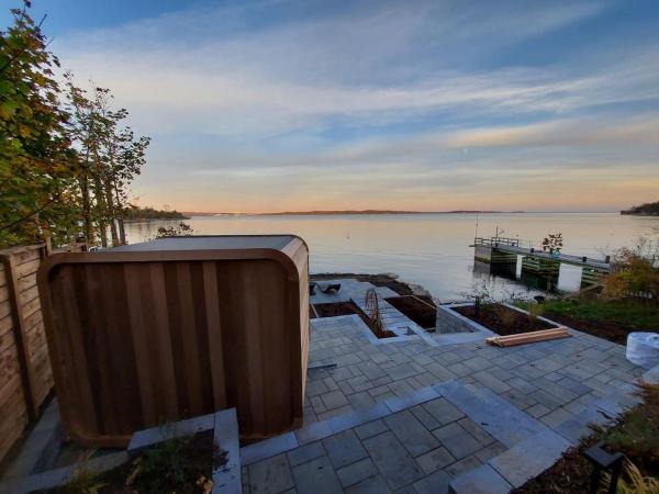 Oceanfront Getaway With Luxury Sauna And Paddleboards - Halifax, NS, Canada