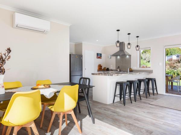 Modern Beach Break - Waihi Beach Holiday Home - Waihi Beach