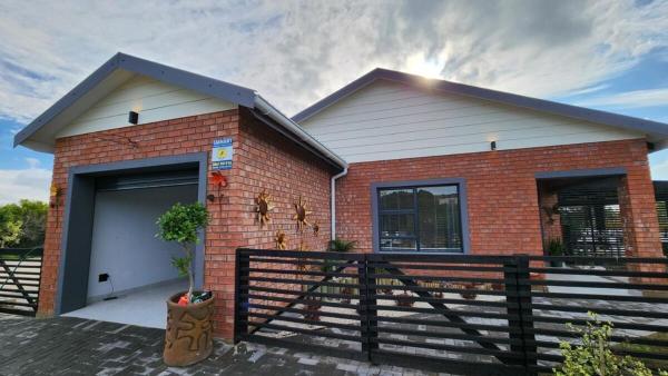 Langa Elihle On Paradise Beach - Jeffreys Bay