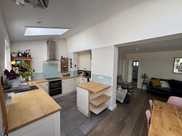 Bishopston Family Home | 3 Beds & Parking - Filton