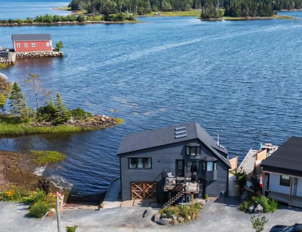 Book 2 Homes Together Ocean Views Sleeps 8 - Lunenburg