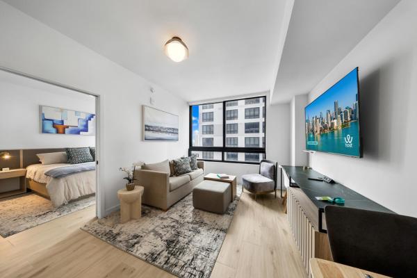 Chic 1br Downtown Miami - Rooftop Pool & Gym - 邁阿密